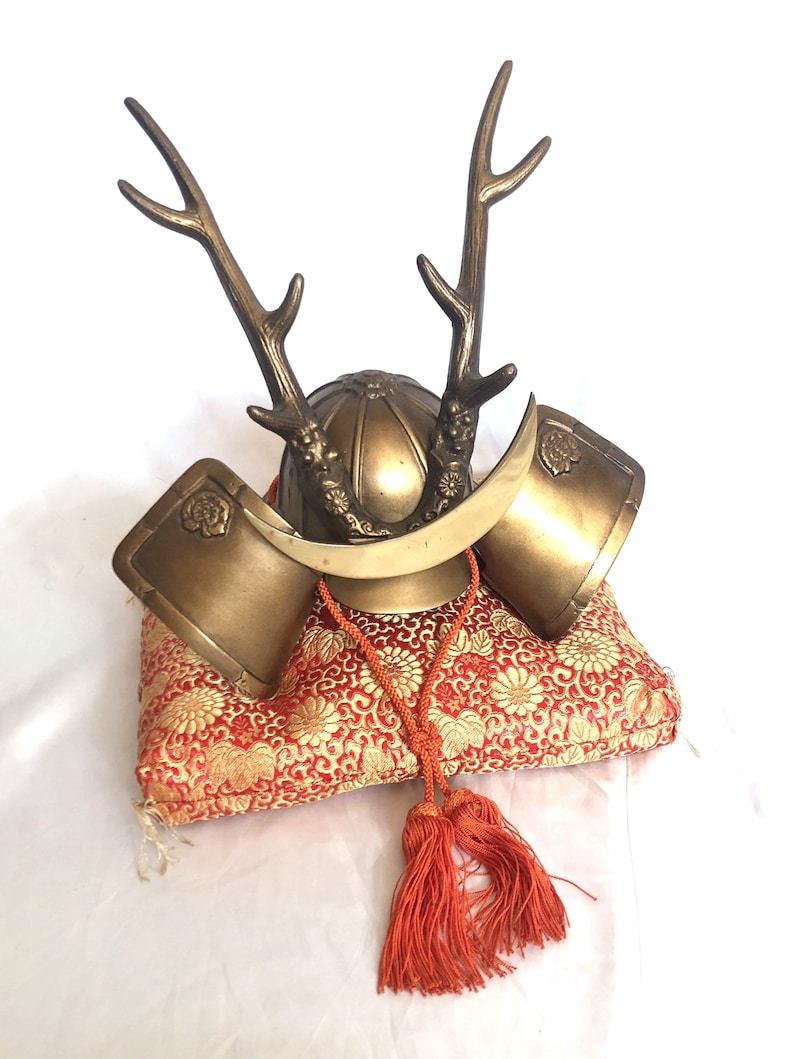Cast Iron Statue - Japanese Kabuto Helmet - Yamanaka Yukimori ...