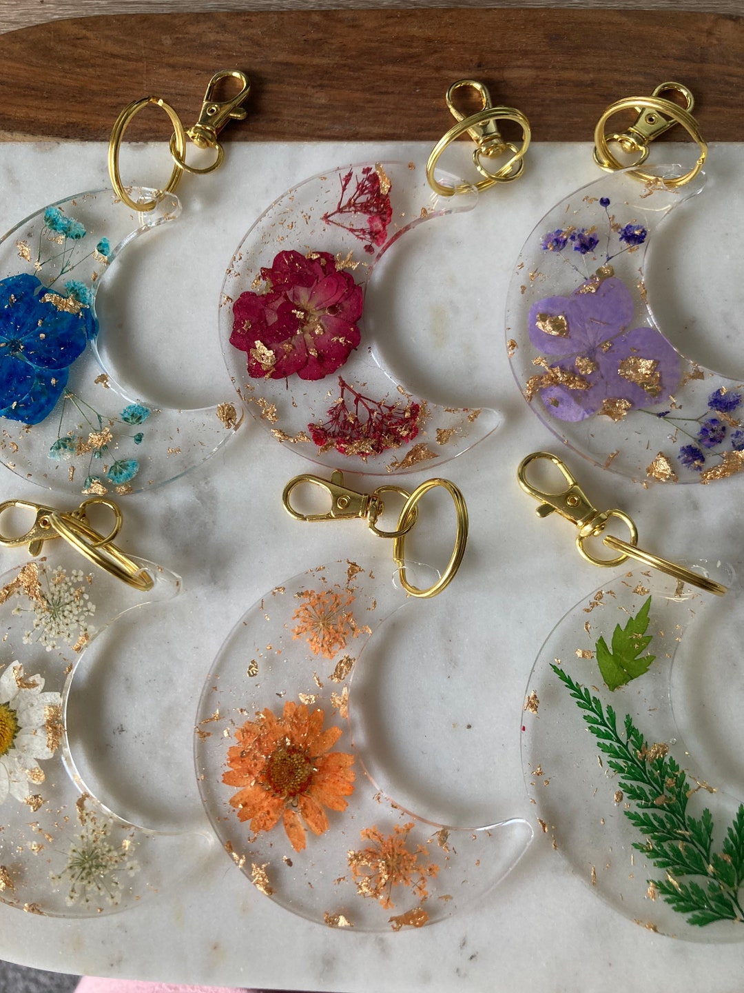 Resin Pressed Flower Keychain Moon Keychain With Preserved Flowers ...