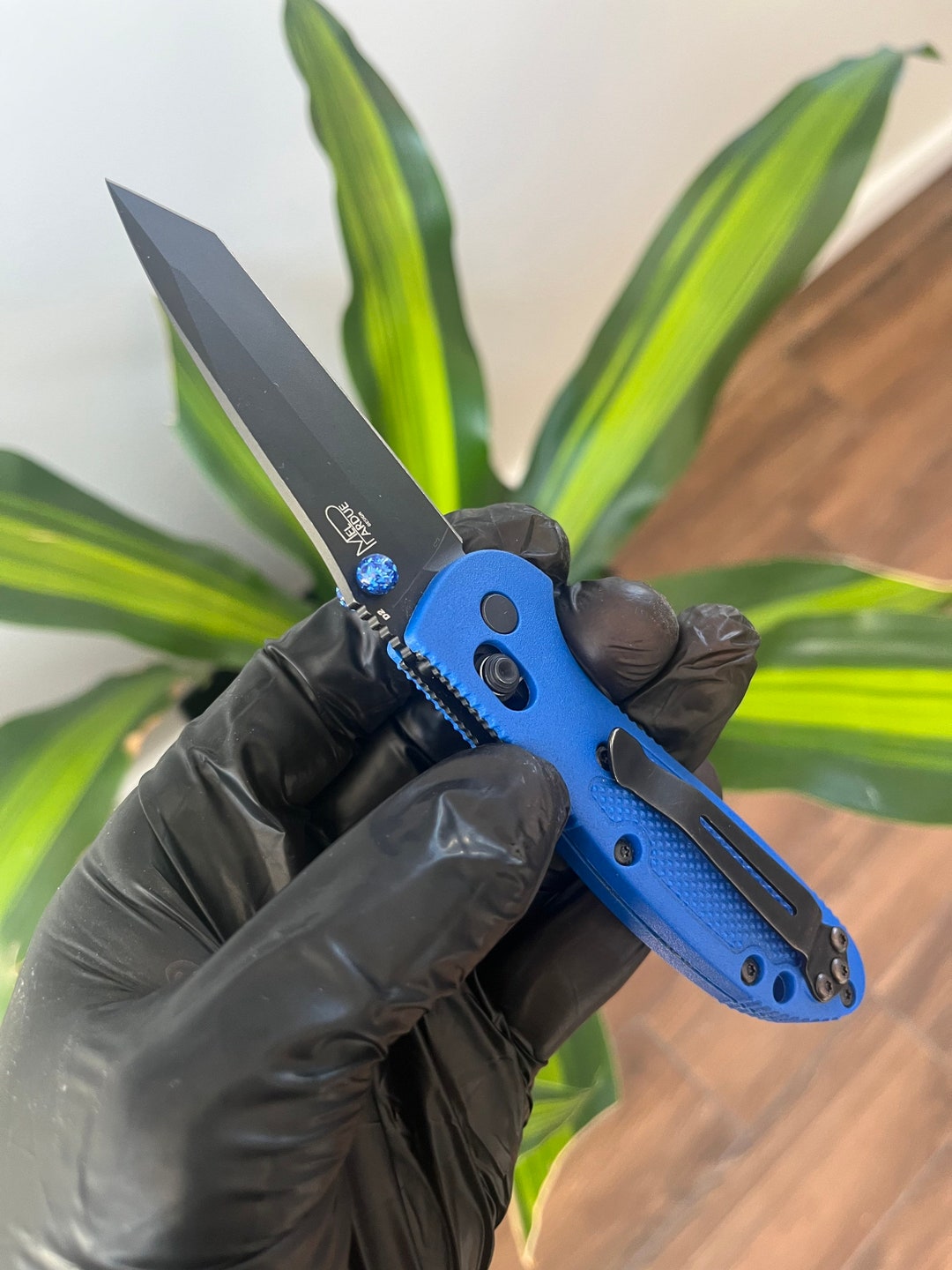 Benchmade Mini Presidio • Blue CRYSTAL EYES Thumb Stud • Lightweight ...