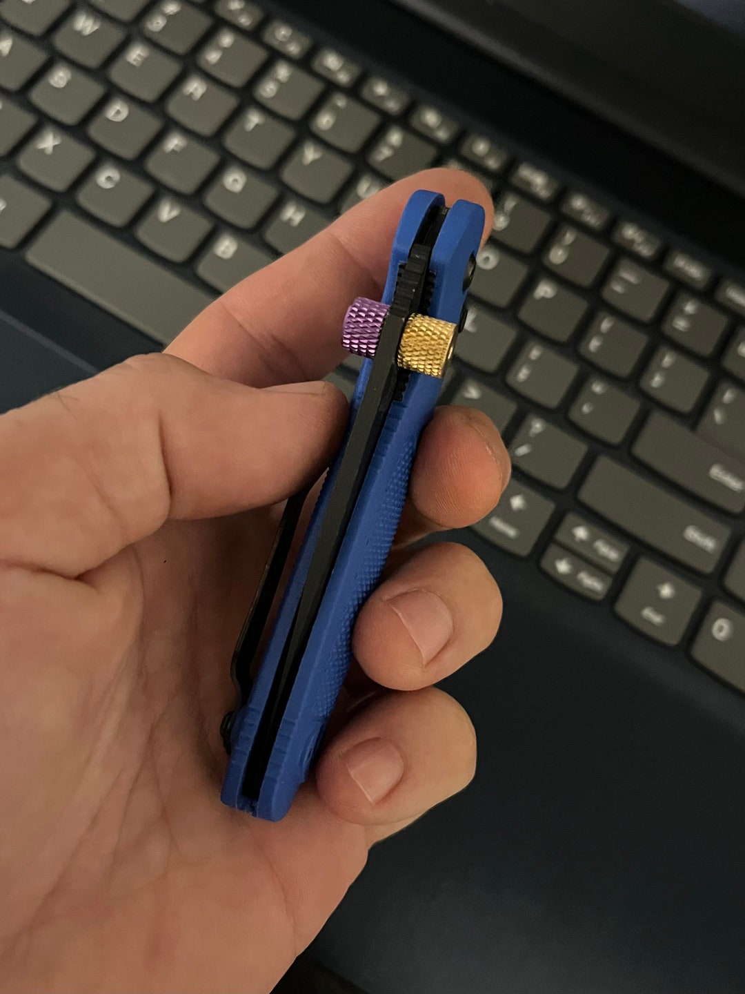 Benchmade Knife Double Thumb Stud / Many Benchmade Models in ...