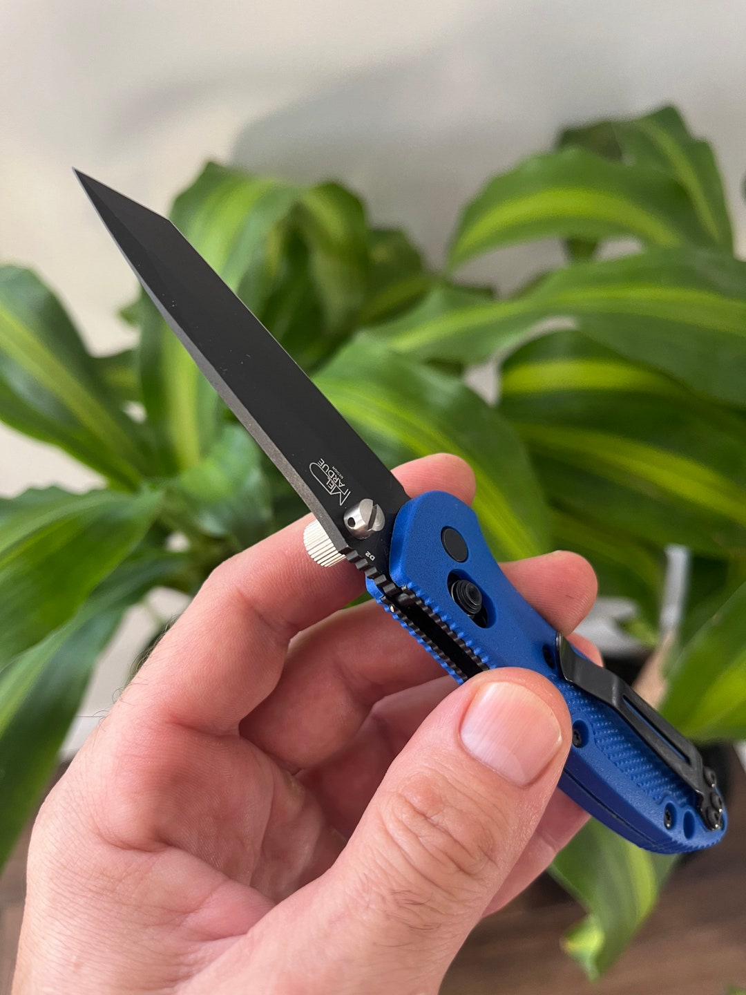 Benchmade Knife Double Thumb Stud / Many Benchmade Models in ...