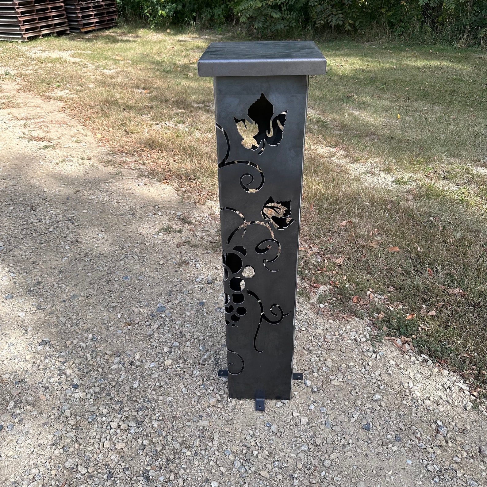 Garden Column Garden Pillar Grape Vine / Steel Metal Art / Metal Decor ...