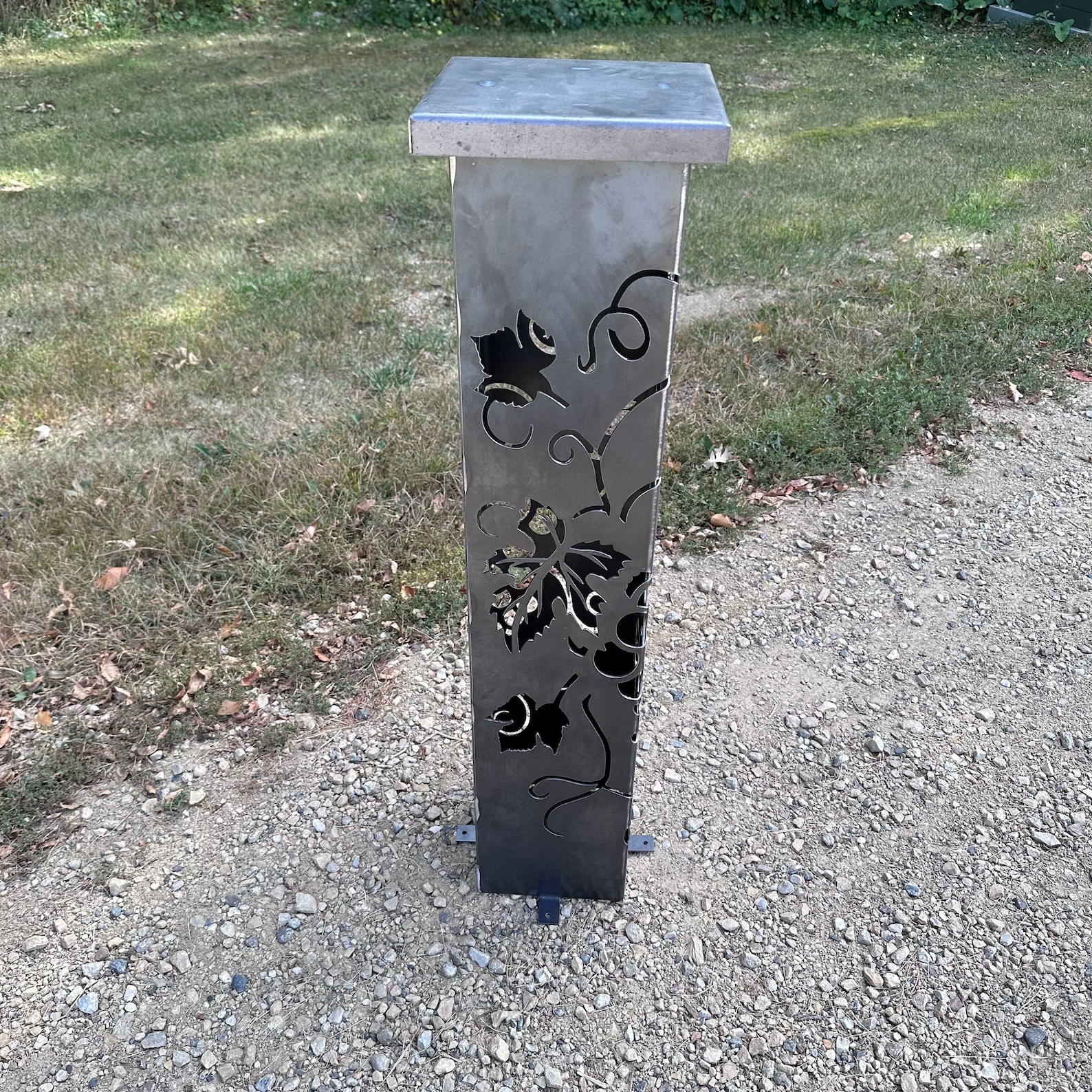 Garden Column Garden Pillar Grape Vine / Steel Metal Art / Metal Decor ...