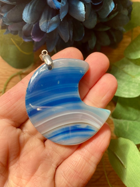 Imperfect dyed blue agate - Gem
