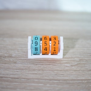 Compact Point Counter - 3 Wheels - for Board Games, Role Playing Games ...