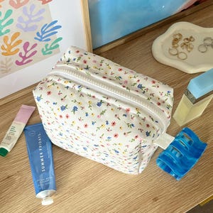 Mini Colorful Flower Quilted Makeup Bag / Cute Trendy Aesthetic Quilted ...