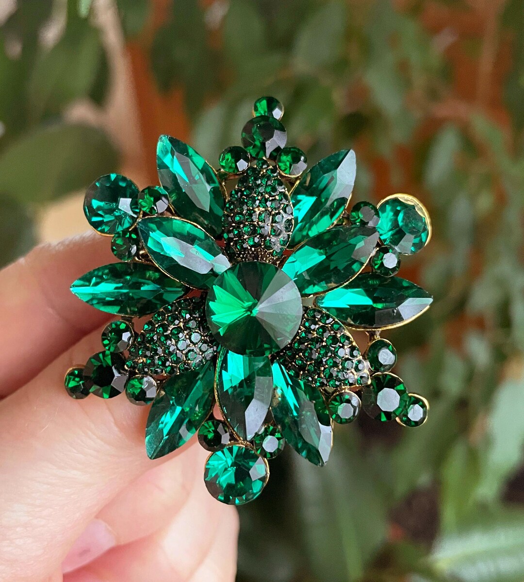 Emerald Green Crystal Brooch, Sparkly Vintage Style Emerald Pin Brooch ...