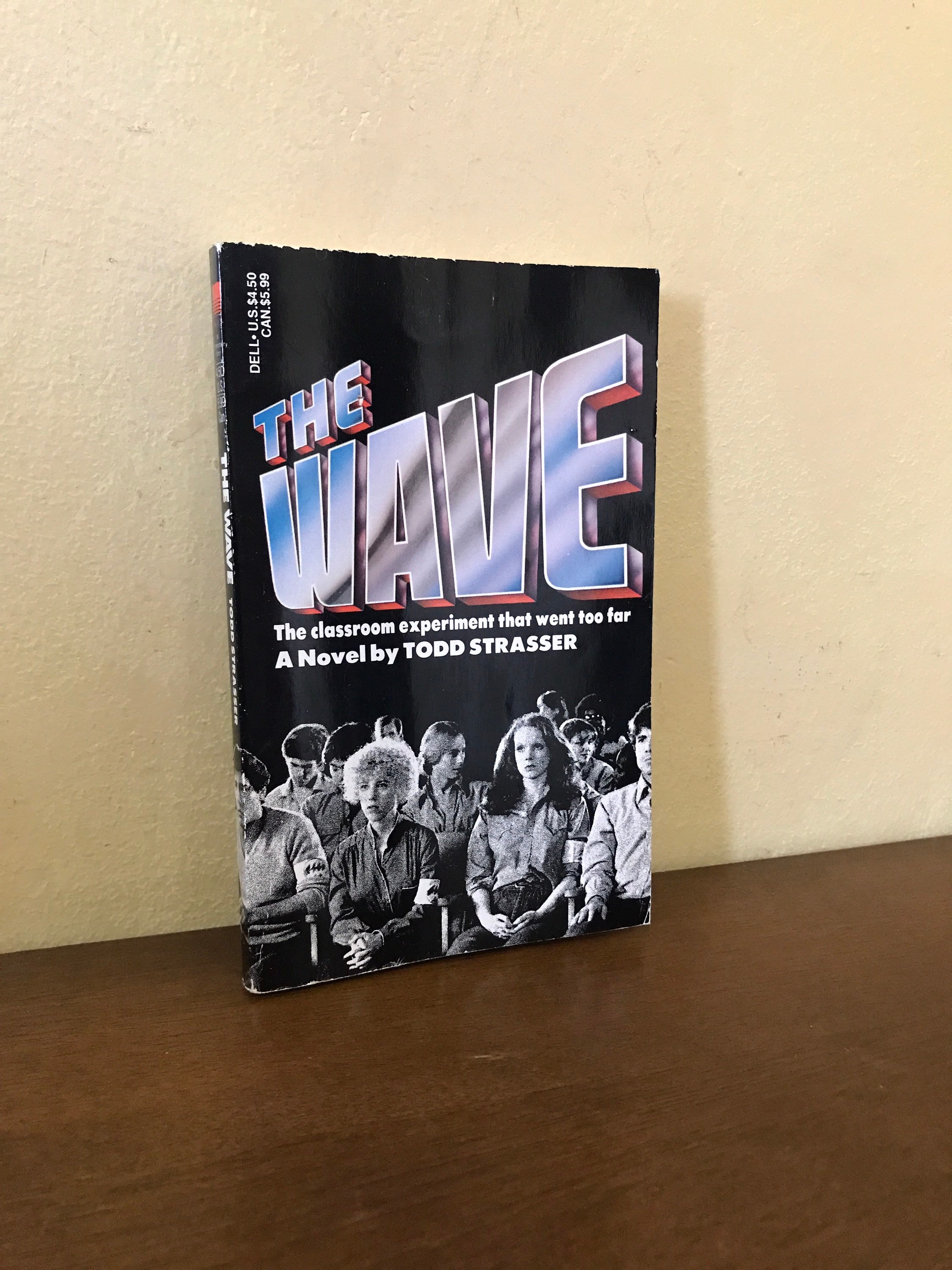 The Wave Todd Strasser Logo