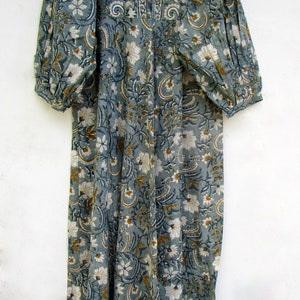 Greyish Floral Printed Cotton Log Umbrella Style Dress Henley Neckline ...