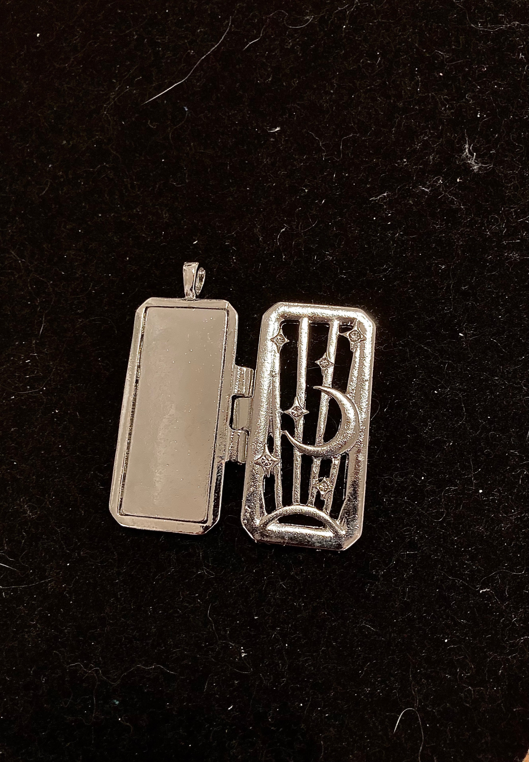 Rectangular Celestial Locket in Silver Tone With Magnet Closure ...