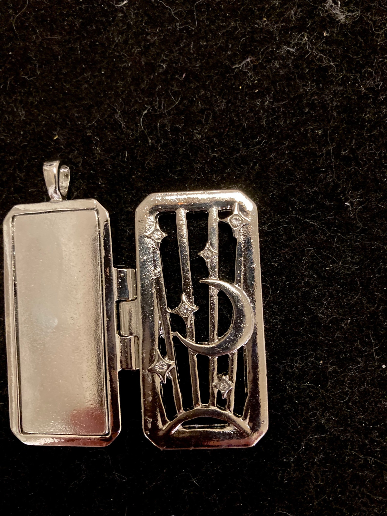 Rectangular Celestial Locket in Silver Tone With Magnet Closure ...