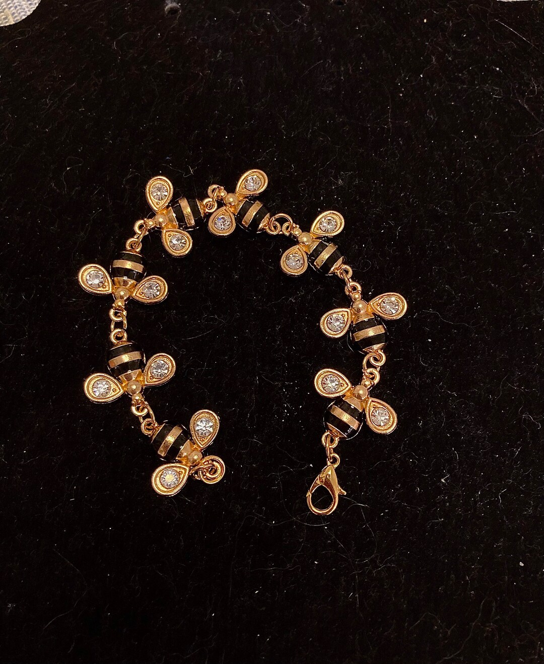 Cute, Delicate Bumblebee Charm Bracelet ~ Gold Tone ~ Sparkling Wings ...