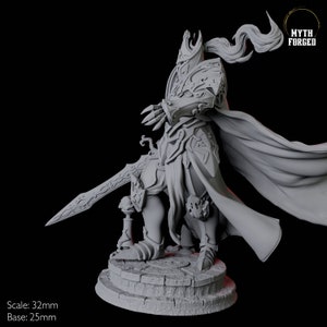 Striding Heavily Armoured Paladin Miniature for D&D, Dungeons and ...