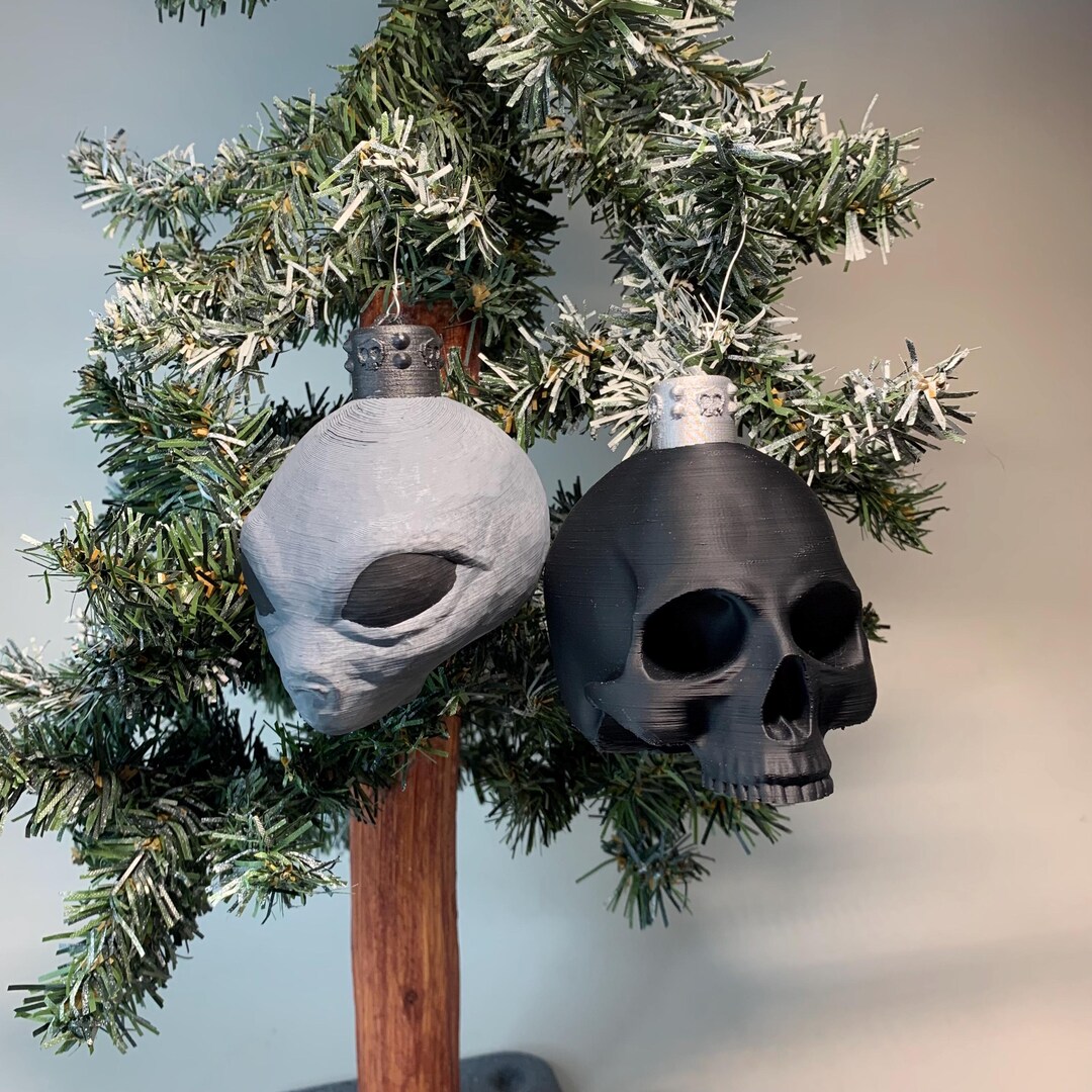 Alien and Black Skeleton Skull Christmas Tree Ornaments | 2-pack ...