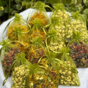 Flower Wedding Toss: Biodegradable Confetti Sachets, Floral Favors - Etsy