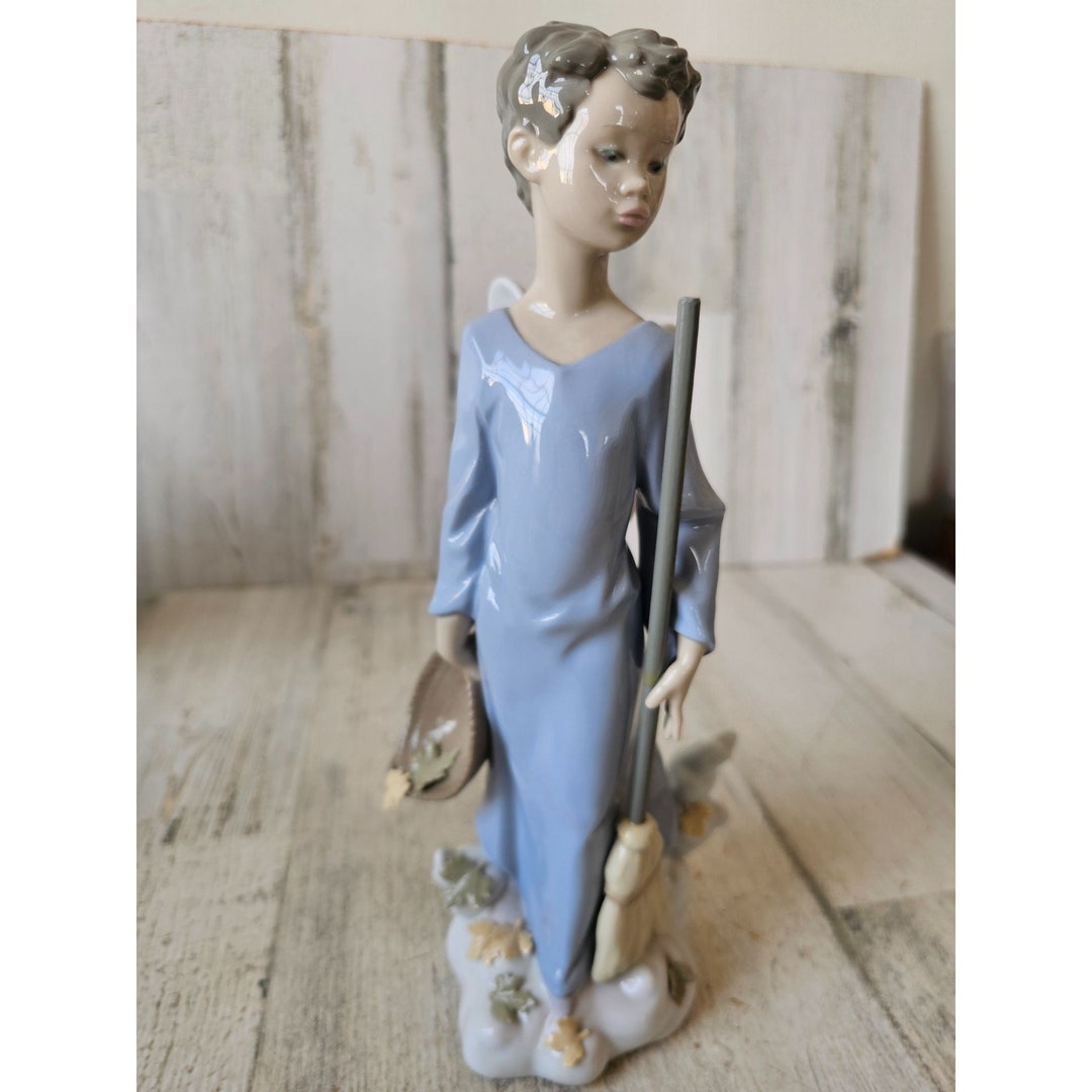 Lladro 6147 Boy Angel Fall Cleaning Leaves RARE Cherub Memorial ...