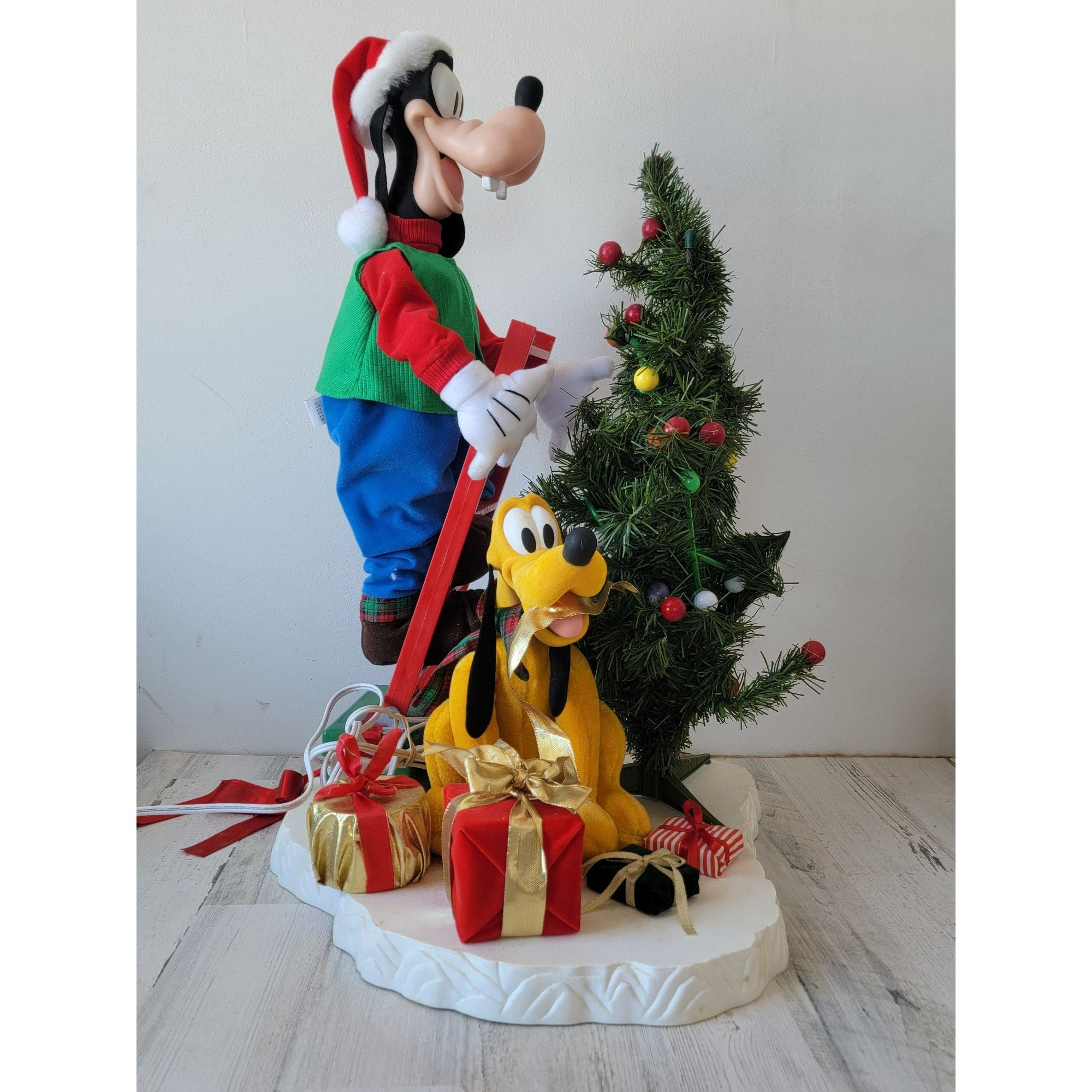 Disney Goofy Santa