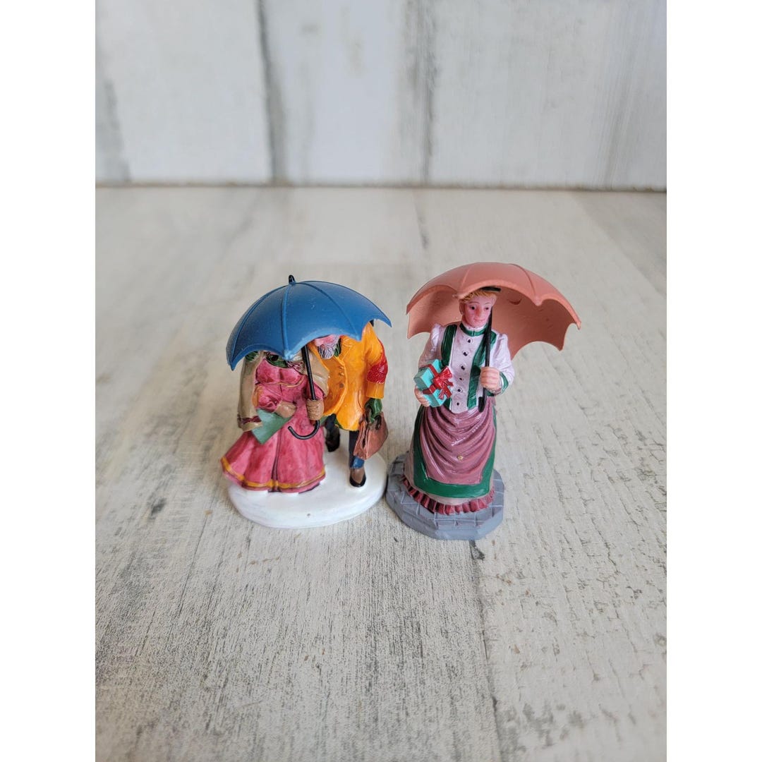 Lemax Victorian Town People Couple Umbrella Village Accessory Xmas Set ...