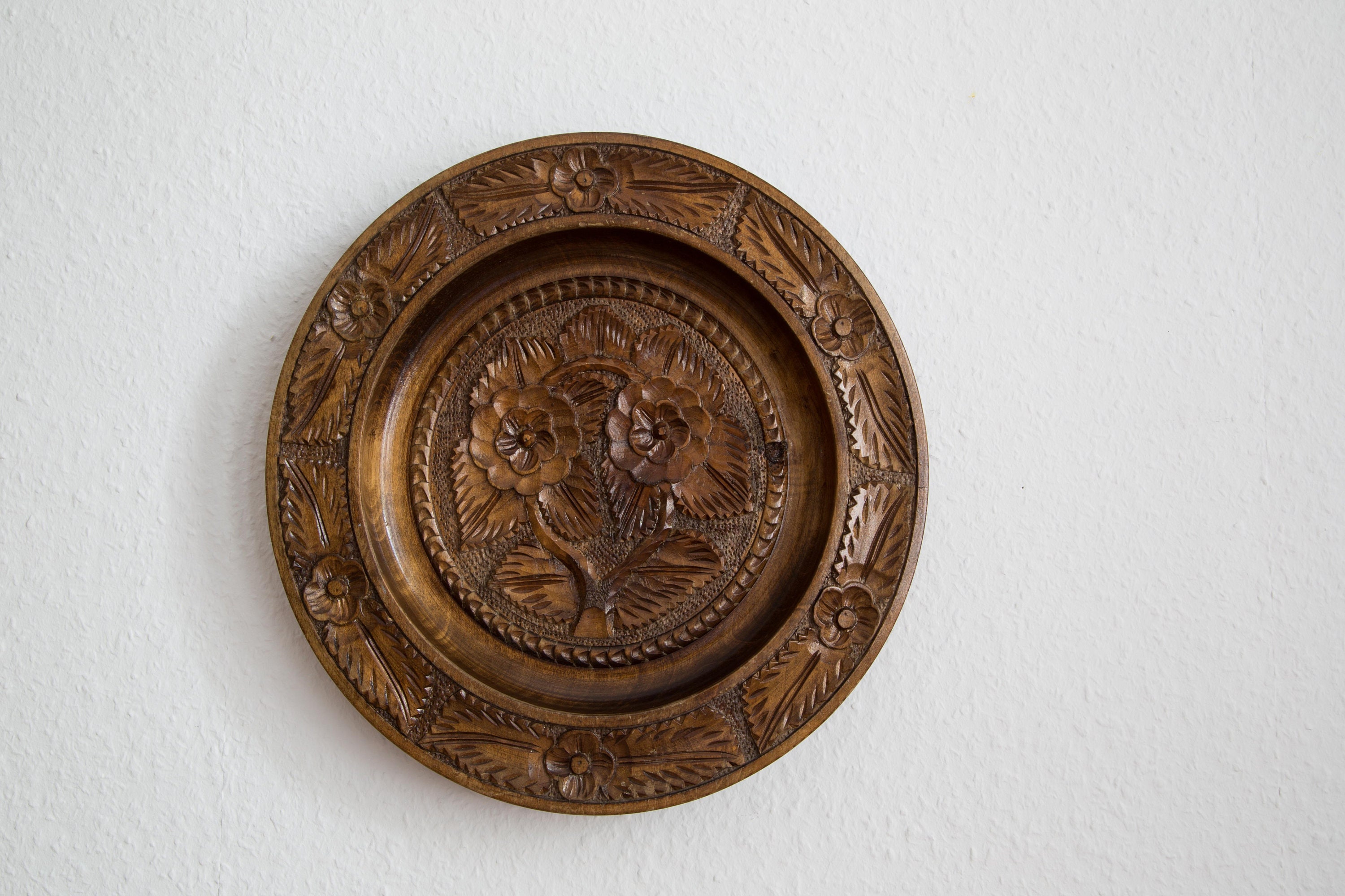 True Vintage Wall Plate Wood Carving // Wall Plate Wood Carving - Etsy