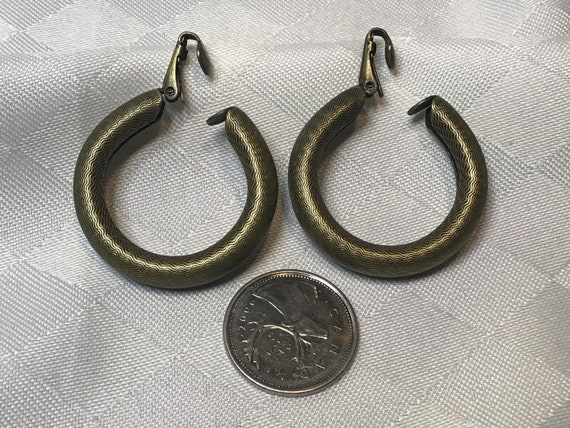 Very pretty hoop-style ring clips made of bronze-colo… - Gem