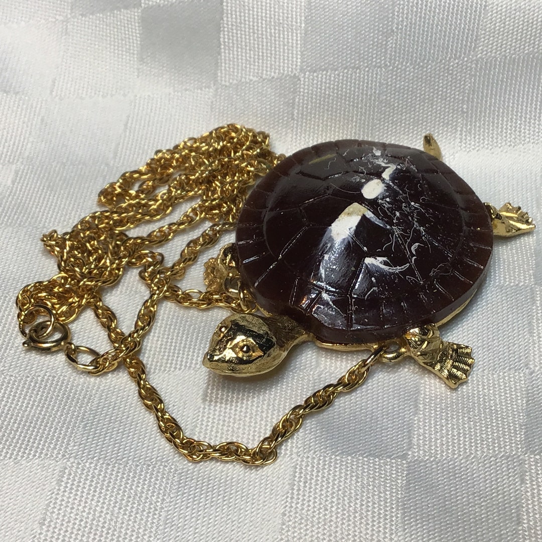 Celebrity. Adorable 1960s Gold-tone Metal Chain Necklace With a Pendant ...