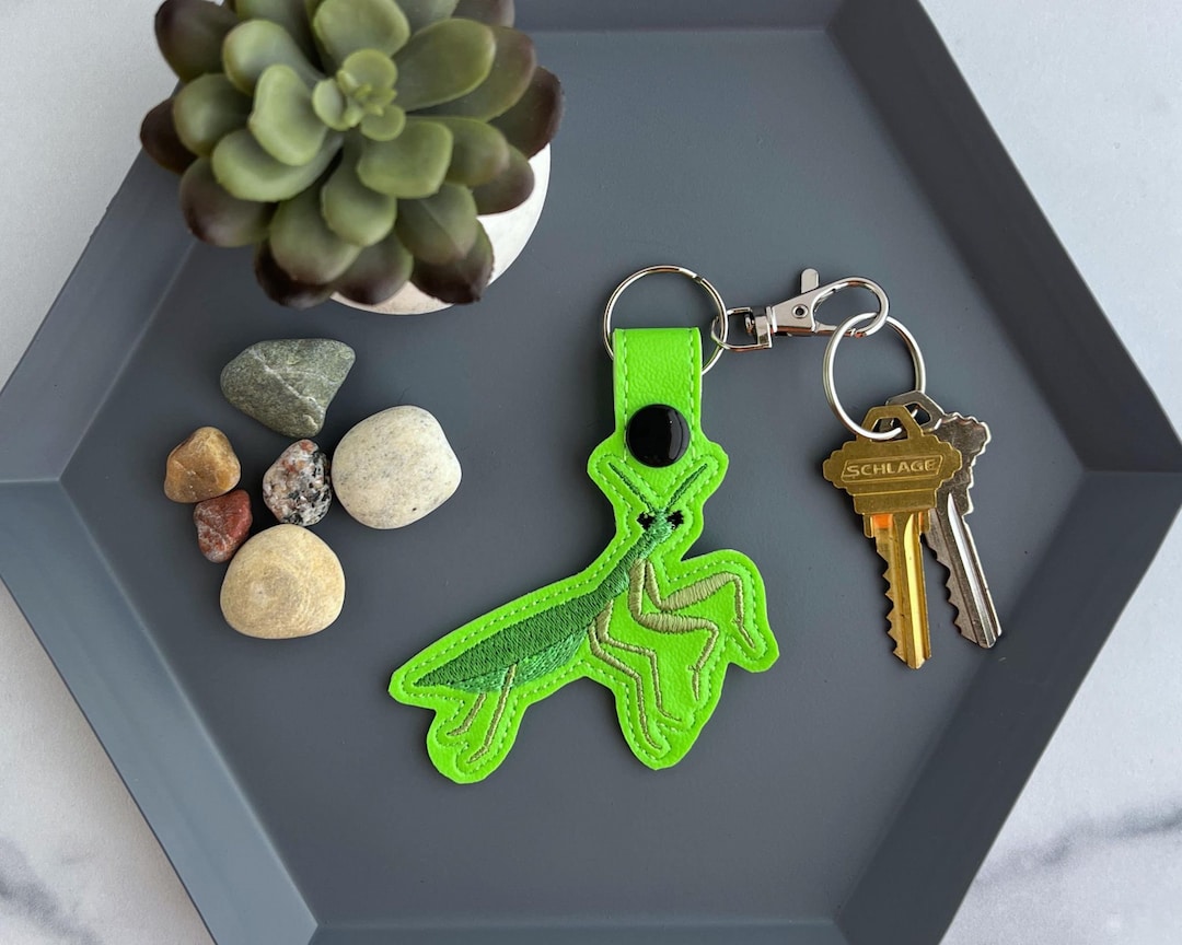 Praying Mantis Bug Embroidered Snap Tab Keychain, Key Fob, Zipper Pull ...