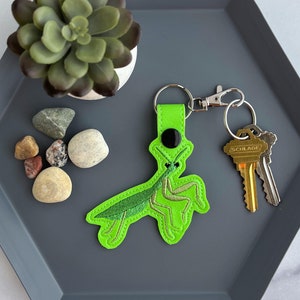 Praying Mantis Bug Embroidered Snap Tab Keychain, Key Fob, Zipper Pull ...