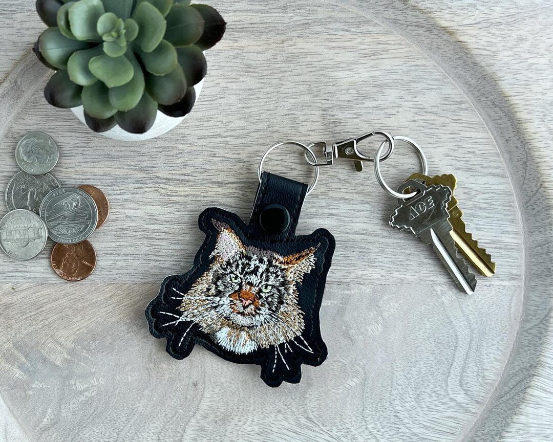Maine Coon Cat Keychain - Handmade Embroidered Gift for Cat Lover ...