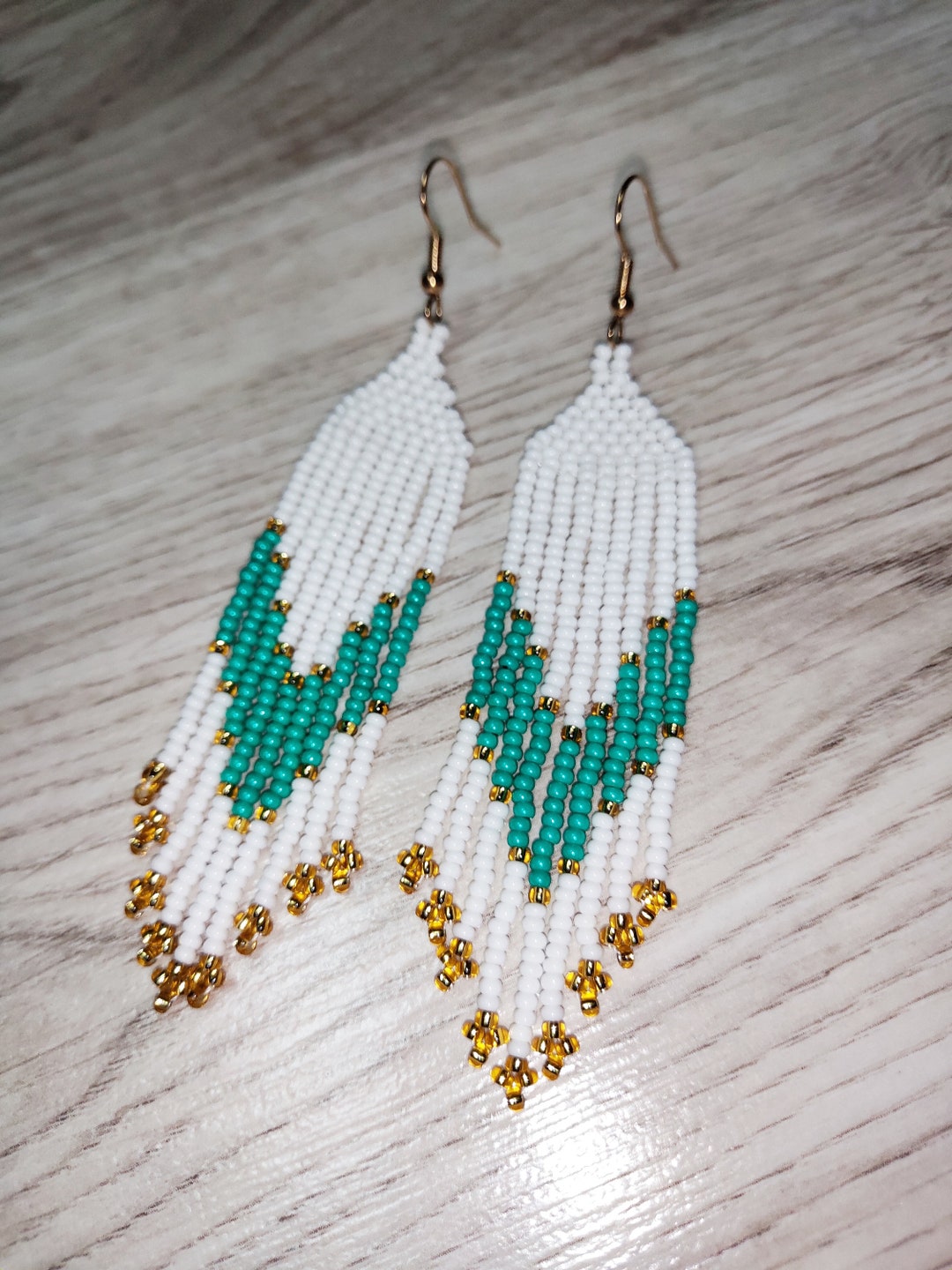 Pendientes de cuentas blancas esmeralda y doradas gradiente - Etsy España