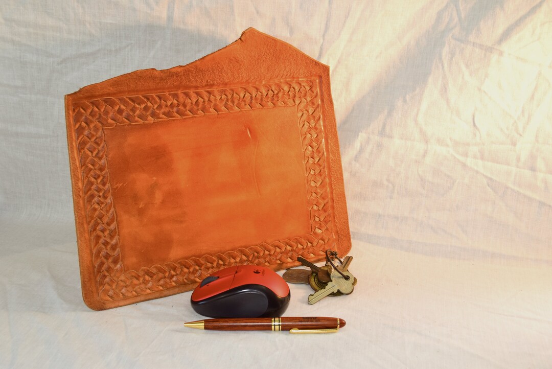 Handmade Leather Mouse Pad: Celtic Knot, Live Edge, Customizable - Etsy