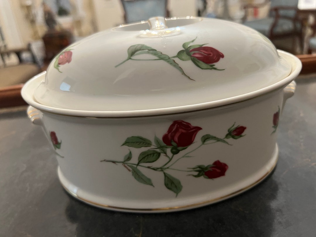 Le Faune Fireproof Porcelain 9inch Lidded Oval Casserole Dish Rosebuds ...