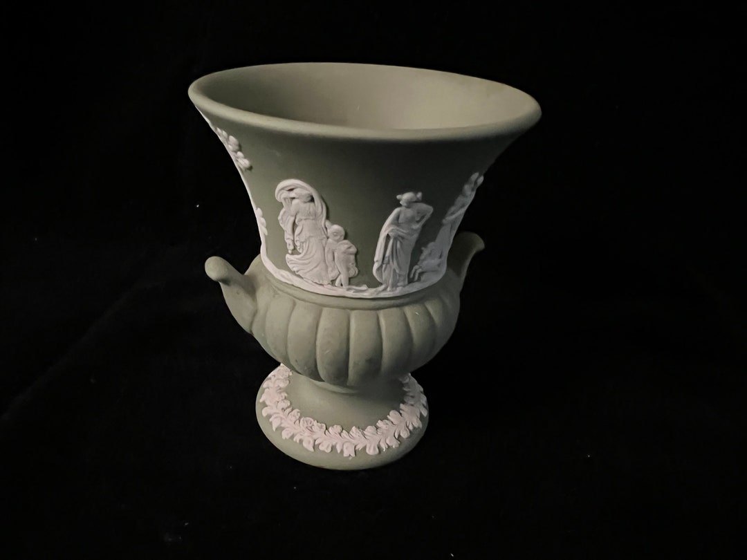 Vintage Wedgwood Green Jasperware Neoclassical Sacrifice Pedestal Urn ...