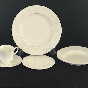 Hallmark Chantilly Lace Dinnerware Set: Platinum Trim Bone China 5 ...