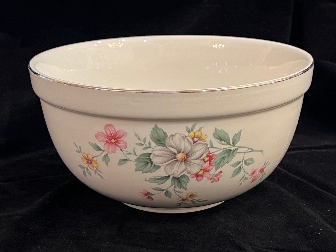 Vintage Halls Superior Quality Ovenware Springtime Large Serving Bowl 8 ...