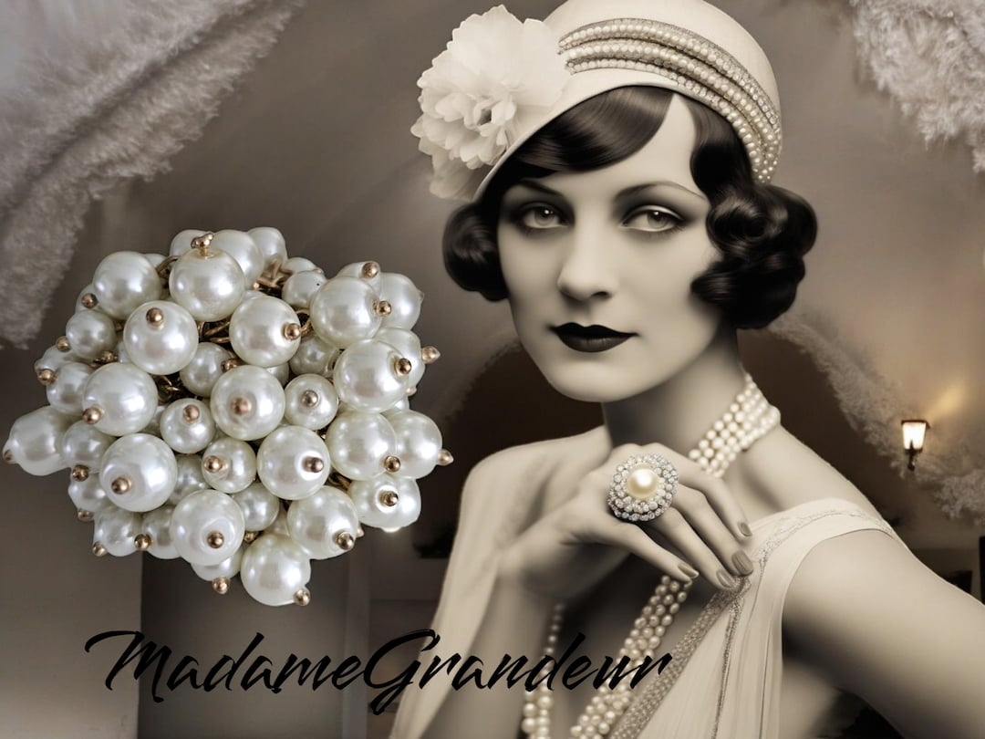 Beautiful, Vintage 1920s Art Deco Cluster of Graduated Pearls Cocktail ...