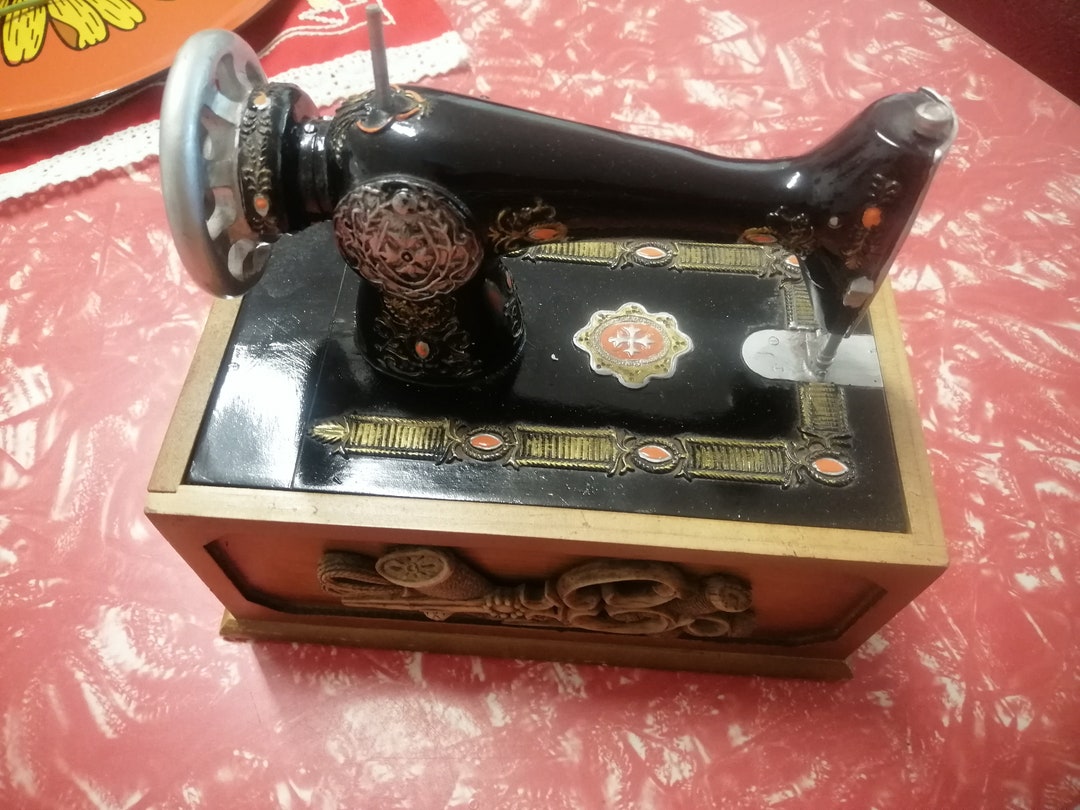 Vintage Replica Singer Sewing Machine Storage Box, As-new Unused in ...