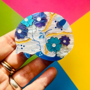 PORCELAIN ANIMALS COLLECTION White Marble Kintsugi Balled up Cat ...