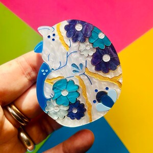 PORCELAIN ANIMALS COLLECTION White Marble Kintsugi Balled up Cat ...