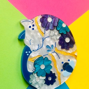 PORCELAIN ANIMALS COLLECTION White Marble Kintsugi Balled up Cat ...