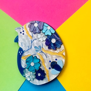 PORCELAIN ANIMALS COLLECTION White Marble Kintsugi Balled up Cat ...