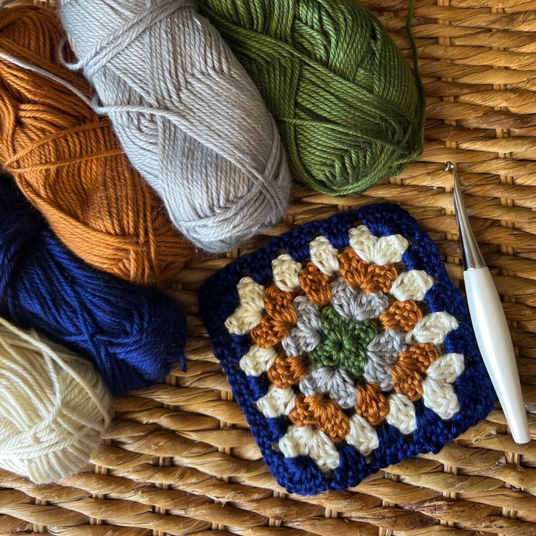 Granny's 4-square Pillow Crochet Pattern | Granny Square| Video ...