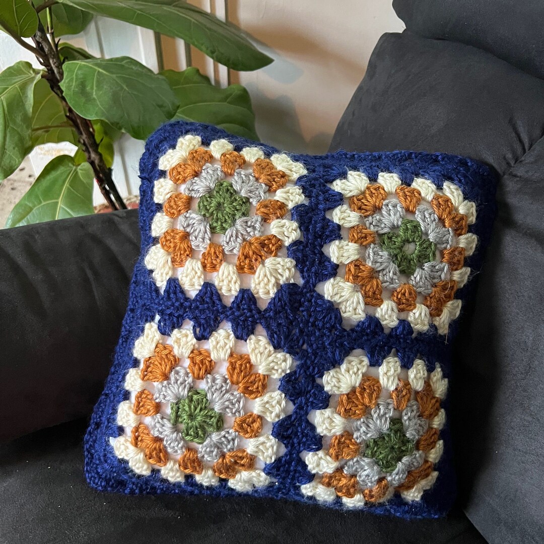 Granny's 4-square Pillow Crochet Pattern | Granny Square| Video ...