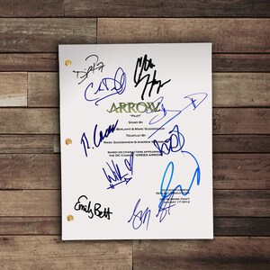 Arrow TV Script DC Comics Signed Autograph Screenplay Card Stephen ...