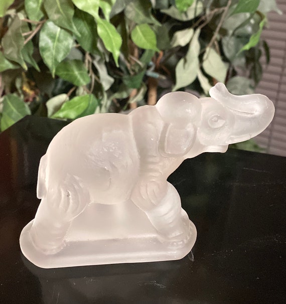 Frosted Glass Elephant/vintage Collectible or Elephant Fan - Etsy
