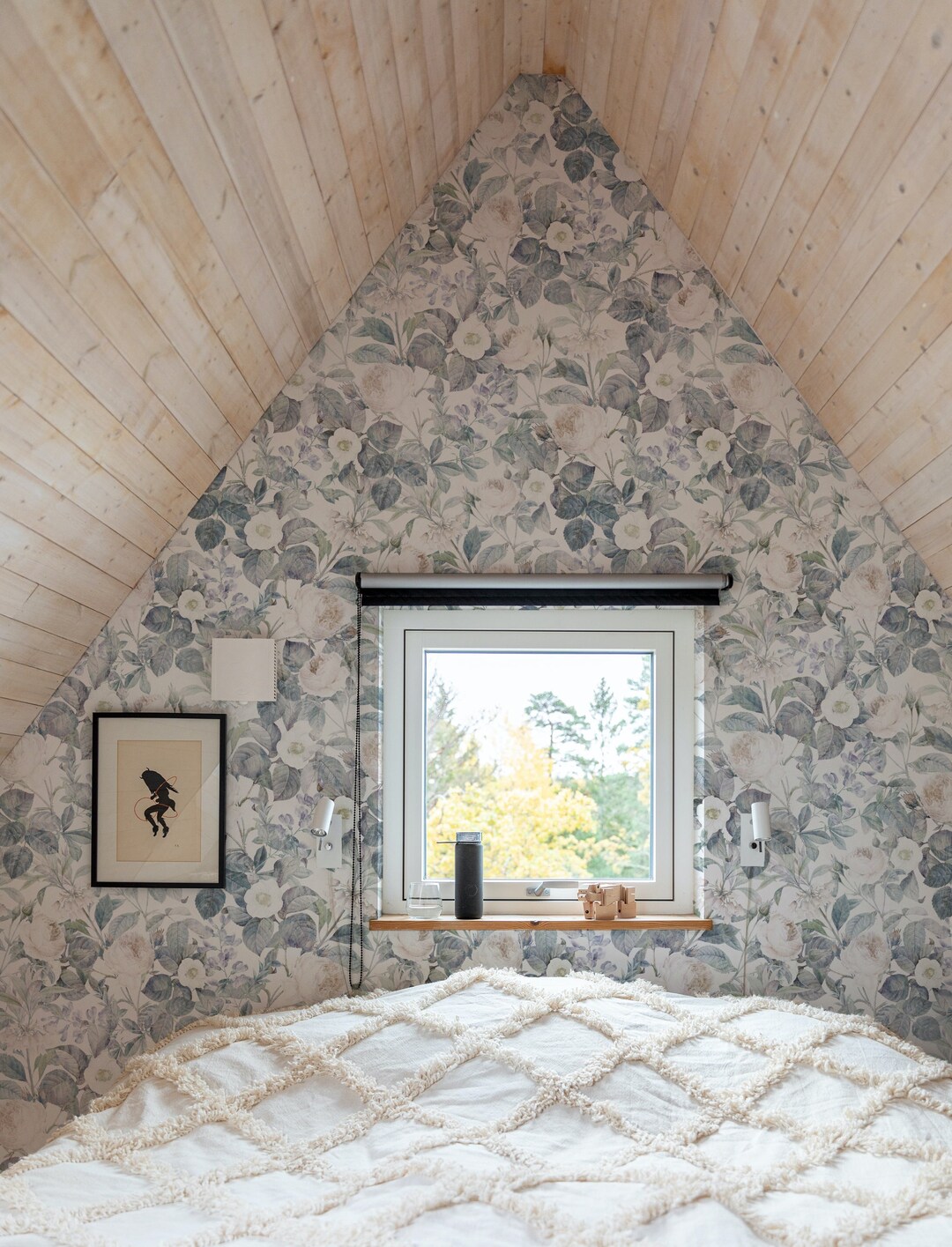 Blue Vintage Floral Wallpaper / Floral Feature Wall / Muted Blooms ...