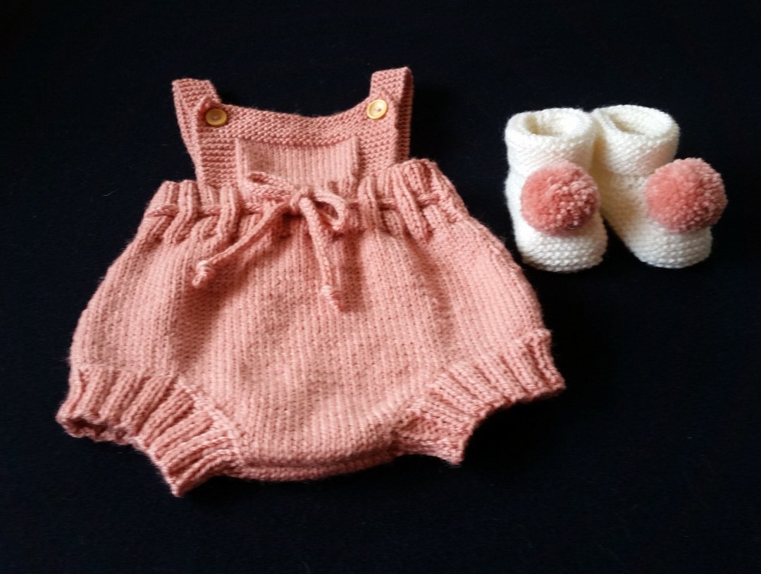 Rosa Strick Baby Mädchen Wolle Strampler und Pom Pom Bootie Set, Größe ...