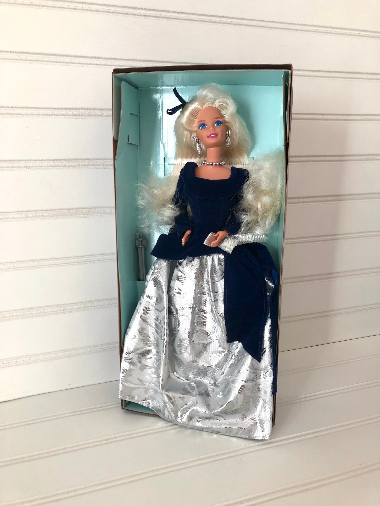 Vintage Winter Velvet Barbie, 1995 Matel Barbie Doll, Avon Exclusive ...