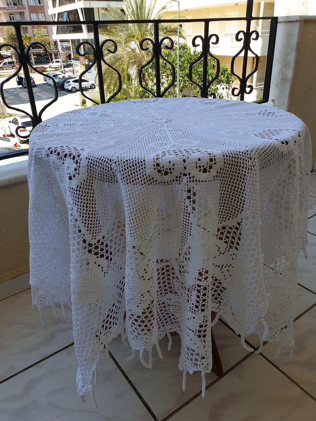 Hand Crocheted Lace Tablecloth. Lace Coffee Table Cover. Diameter 132cm ...