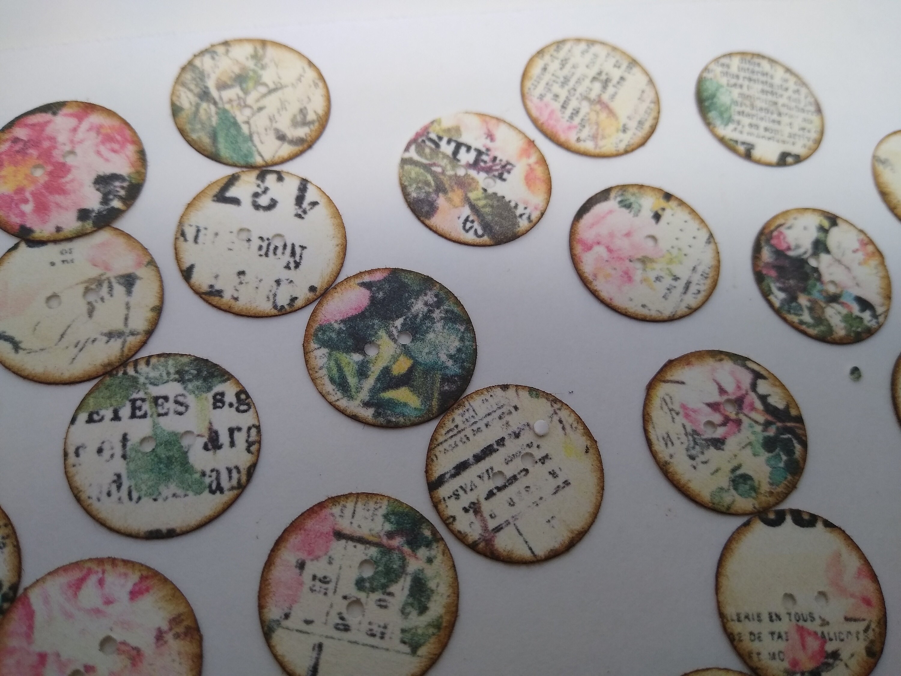18 Buttons, Free Ship, Cardstock - Etsy