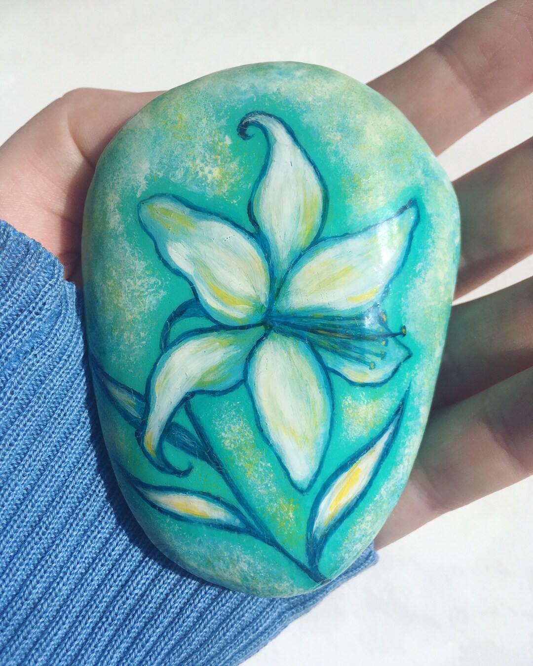 Hand Painted Beach Stone, Lily Flower Painting, Hand Painted Rock, OAK ...